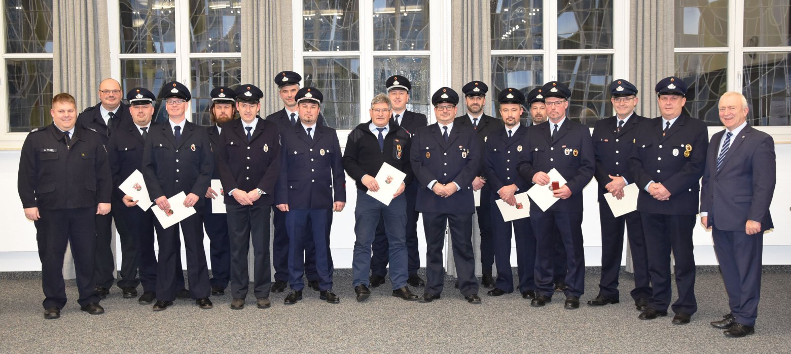 Ehrungen und Ernennung von Feuerwehrmännern | Verbandsgemeinde Prüm