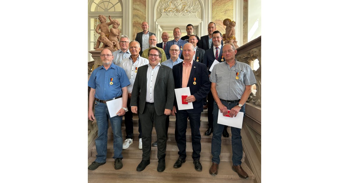 Landesverdienstmedaillen „Flut“ an verdiente Ortsbürgermeister und ...